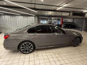 Pelēks BMW 745 2019 Viļņa, ar dzinēja tilpumu 3.00 L un nobraukumu 157 tūkst. km par 45500 €, foto 5 vietnē AUTOMOTO.COM.LV