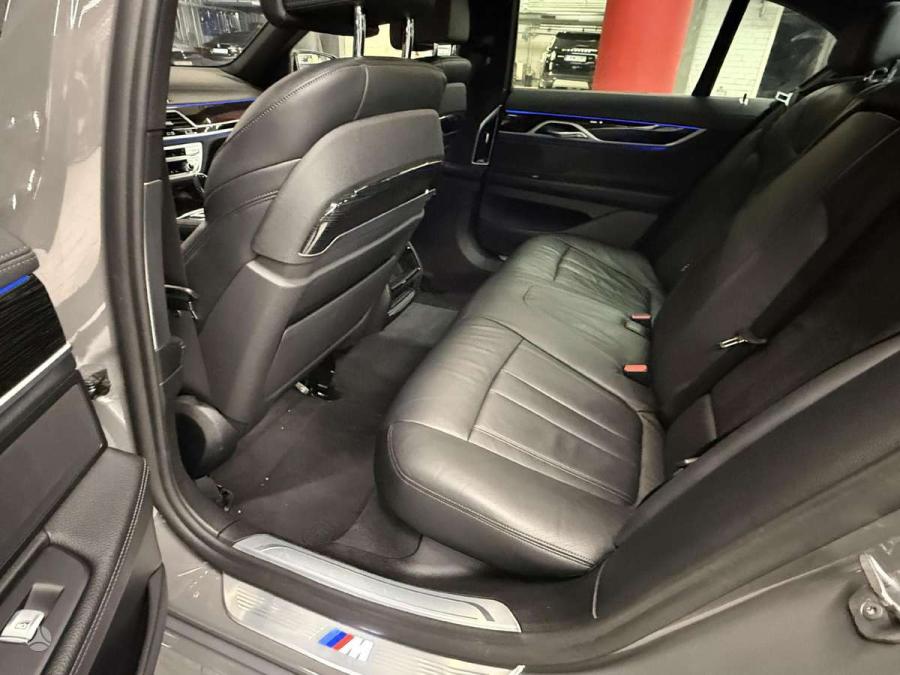 Pelēks BMW 745 2019 Viļņa, ar dzinēja tilpumu 3.00 L un nobraukumu 157 tūkst. km par 45500 €, foto 8 vietnē AUTOMOTO.COM.LV