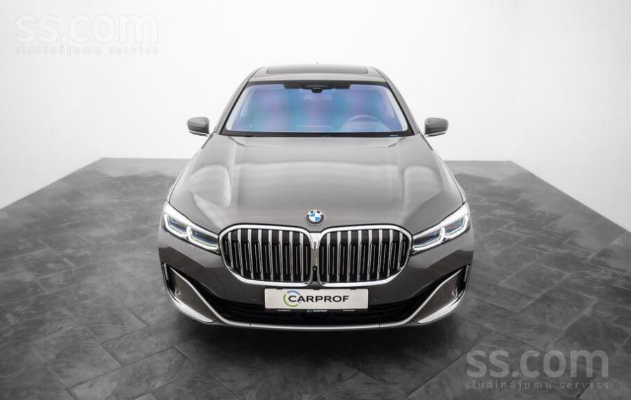 Grey BMW 745 2019 in Riga, with an engine capacity of 3.00 L and mileage of 133 thousand km for 42900 €, photo 3 on AUTOMOTO.COM.LV