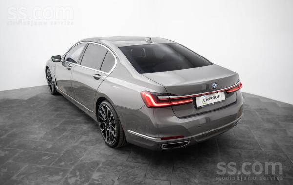 Grey BMW 745 2019 in Riga, with an engine capacity of 3.00 L and mileage of 133 thousand km for 42900 €, photo 6 on AUTOMOTO.COM.LV