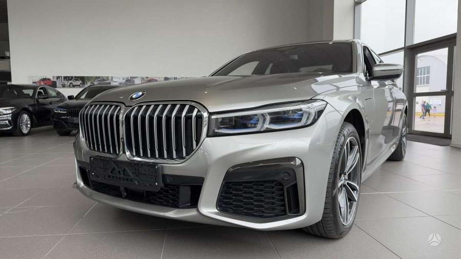 Grey BMW 745 2019 in Marijampole, with an engine capacity of 3.00 L and mileage of 146 thousand km for 41999 €, photo 3 on AUTOMOTO.COM.LV