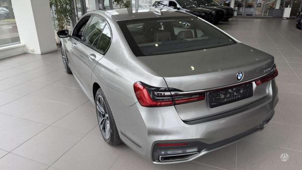 Grey BMW 745 2019 in Marijampole, with an engine capacity of 3.00 L and mileage of 146 thousand km for 41999 €, photo 7 on AUTOMOTO.COM.LV
