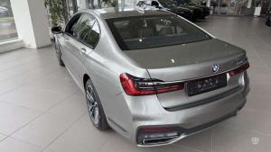 Grey BMW 745 2019 in Marijampole, with an engine capacity of 3.00 L and mileage of 146 thousand km for 41999 €, photo 8 on AUTOMOTO.COM.LV