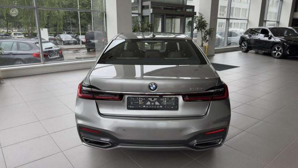 Grey BMW 745 2019 in Marijampole, with an engine capacity of 3.00 L and mileage of 146 thousand km for 41999 €, photo 8 on AUTOMOTO.COM.LV