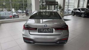Grey BMW 745 2019 in Marijampole, with an engine capacity of 3.00 L and mileage of 146 thousand km for 41999 €, photo 9 on AUTOMOTO.COM.LV
