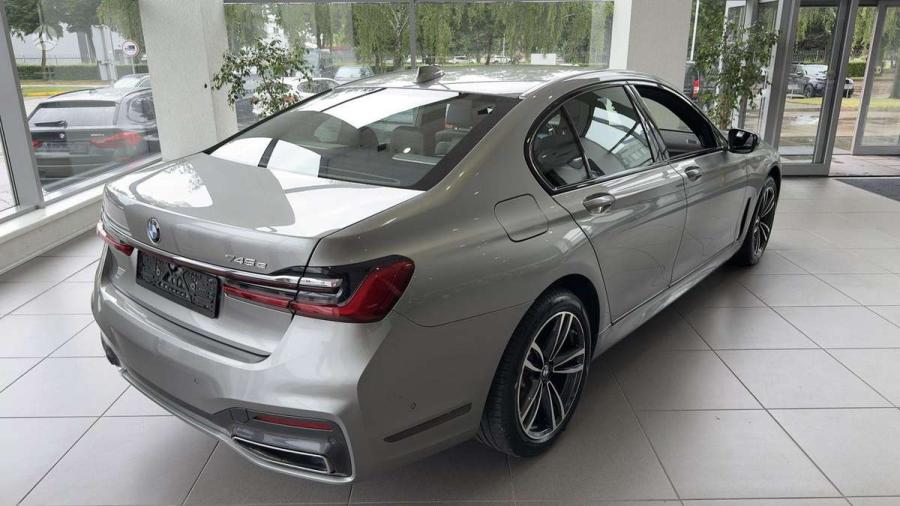 Grey BMW 745 2019 in Marijampole, with an engine capacity of 3.00 L and mileage of 146 thousand km for 41999 €, photo 11 on AUTOMOTO.COM.LV