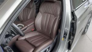 Grey BMW 745 2019 in Marijampole, with an engine capacity of 3.00 L and mileage of 146 thousand km for 41999 €, photo 16 on AUTOMOTO.COM.LV