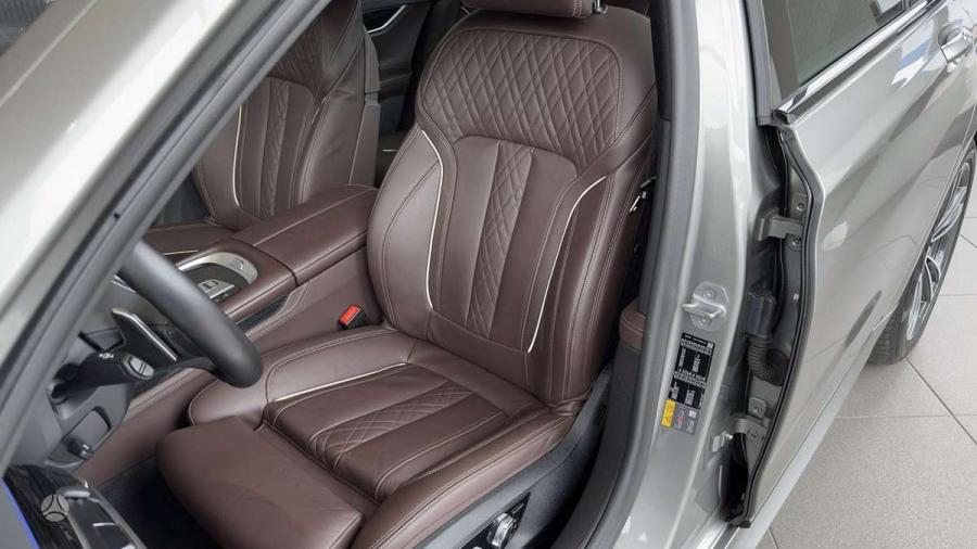 Grey BMW 745 2019 in Marijampole, with an engine capacity of 3.00 L and mileage of 146 thousand km for 41999 €, photo 16 on AUTOMOTO.COM.LV