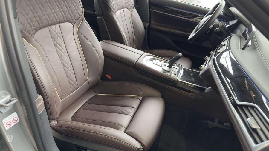 Grey BMW 745 2019 in Marijampole, with an engine capacity of 3.00 L and mileage of 146 thousand km for 41999 €, photo 18 on AUTOMOTO.COM.LV