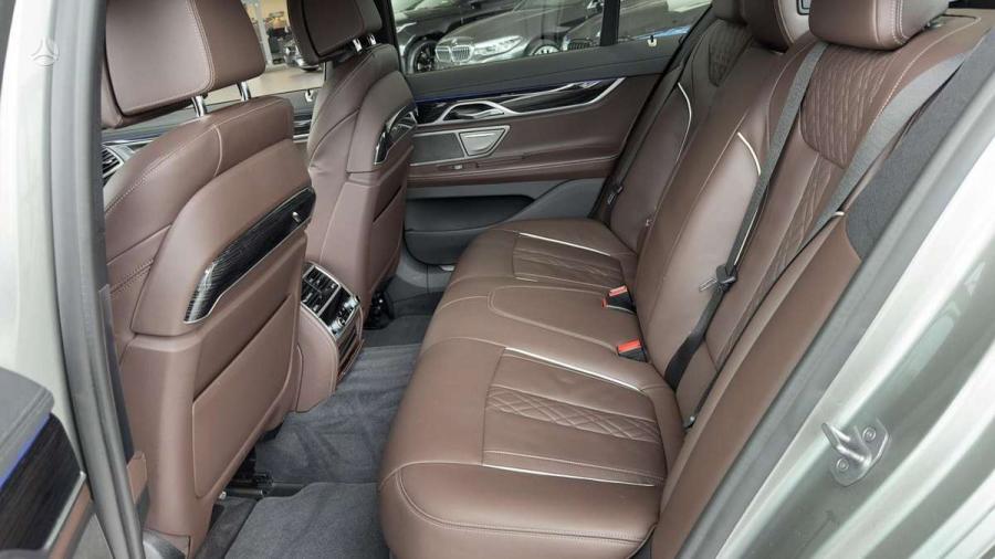 Grey BMW 745 2019 in Marijampole, with an engine capacity of 3.00 L and mileage of 146 thousand km for 41999 €, photo 19 on AUTOMOTO.COM.LV