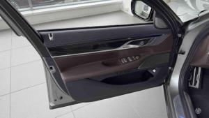 Grey BMW 745 2019 in Marijampole, with an engine capacity of 3.00 L and mileage of 146 thousand km for 41999 €, photo 21 on AUTOMOTO.COM.LV