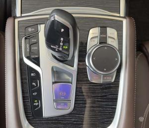 Grey BMW 745 2019 in Marijampole, with an engine capacity of 3.00 L and mileage of 146 thousand km for 41999 €, photo 25 on AUTOMOTO.COM.LV
