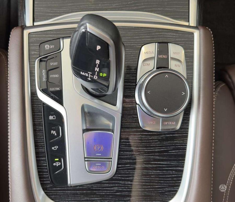 Grey BMW 745 2019 in Marijampole, with an engine capacity of 3.00 L and mileage of 146 thousand km for 41999 €, photo 25 on AUTOMOTO.COM.LV