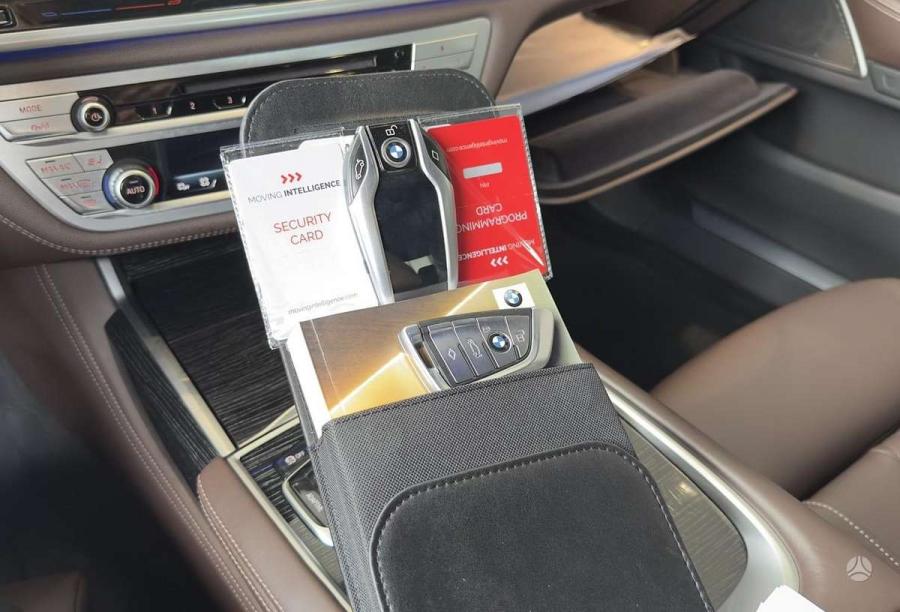 Grey BMW 745 2019 in Marijampole, with an engine capacity of 3.00 L and mileage of 146 thousand km for 41999 €, photo 37 on AUTOMOTO.COM.LV