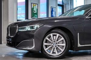Grey BMW 745 2020 in Kaunas, with an engine capacity of 3.00 L and mileage of 182 thousand km for 38450 €, photo 6 on AUTOMOTO.COM.LV