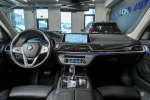 Grey BMW 745 2020 in Kaunas, with an engine capacity of 3.00 L and mileage of 182 thousand km for 38450 €, photo 16 on AUTOMOTO.COM.LV