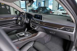 Grey BMW 745 2020 in Kaunas, with an engine capacity of 3.00 L and mileage of 182 thousand km for 38450 €, photo 39 on AUTOMOTO.COM.LV