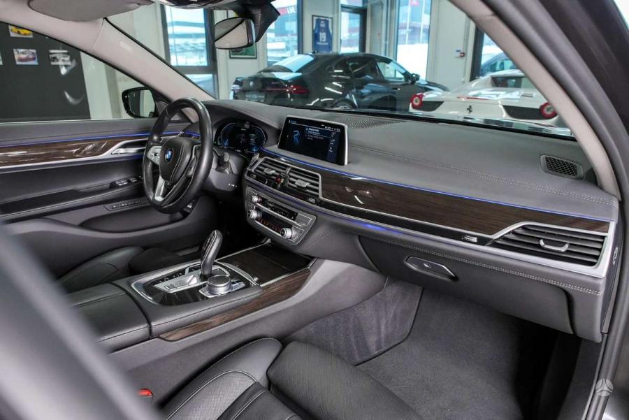 Grey BMW 745 2020 in Kaunas, with an engine capacity of 3.00 L and mileage of 182 thousand km for 38450 €, photo 39 on AUTOMOTO.COM.LV