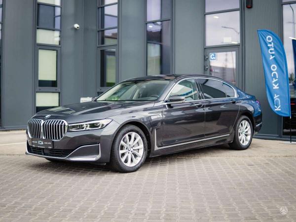 Grey BMW 745 2020 in Kaunas, with an engine capacity of 3.00 L and mileage of 182 thousand km for 34450 €, photo 2 on AUTOMOTO.COM.LV
