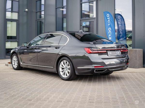 Grey BMW 745 2020 in Kaunas, with an engine capacity of 3.00 L and mileage of 182 thousand km for 34450 €, photo 9 on AUTOMOTO.COM.LV