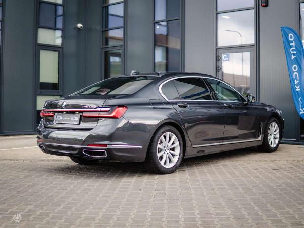 Grey BMW 745 2020 in Kaunas, with an engine capacity of 3.00 L and mileage of 182 thousand km for 34450 €, photo 10 on AUTOMOTO.COM.LV