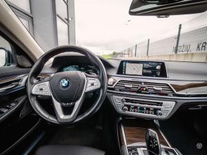 Pelēks BMW 745 2020 Kauņa, ar dzinēja tilpumu 3.00 L un nobraukumu 182 tūkst. km par 34450 €, foto 18 vietnē AUTOMOTO.COM.LV