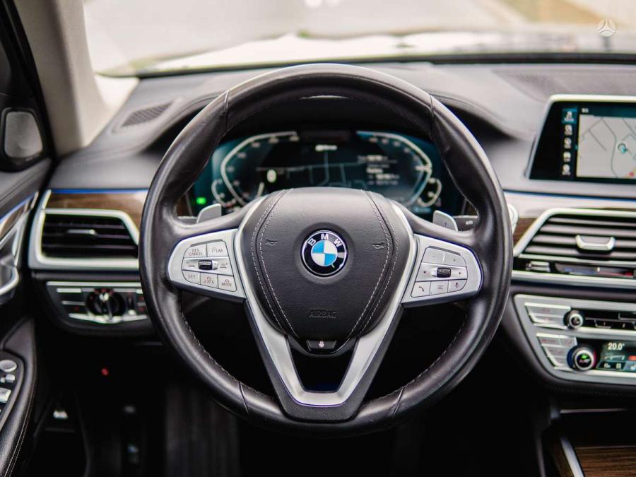 Pelēks BMW 745 2020 Kauņa, ar dzinēja tilpumu 3.00 L un nobraukumu 182 tūkst. km par 34450 €, foto 19 vietnē AUTOMOTO.COM.LV