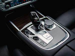 Pelēks BMW 745 2020 Kauņa, ar dzinēja tilpumu 3.00 L un nobraukumu 182 tūkst. km par 34450 €, foto 22 vietnē AUTOMOTO.COM.LV