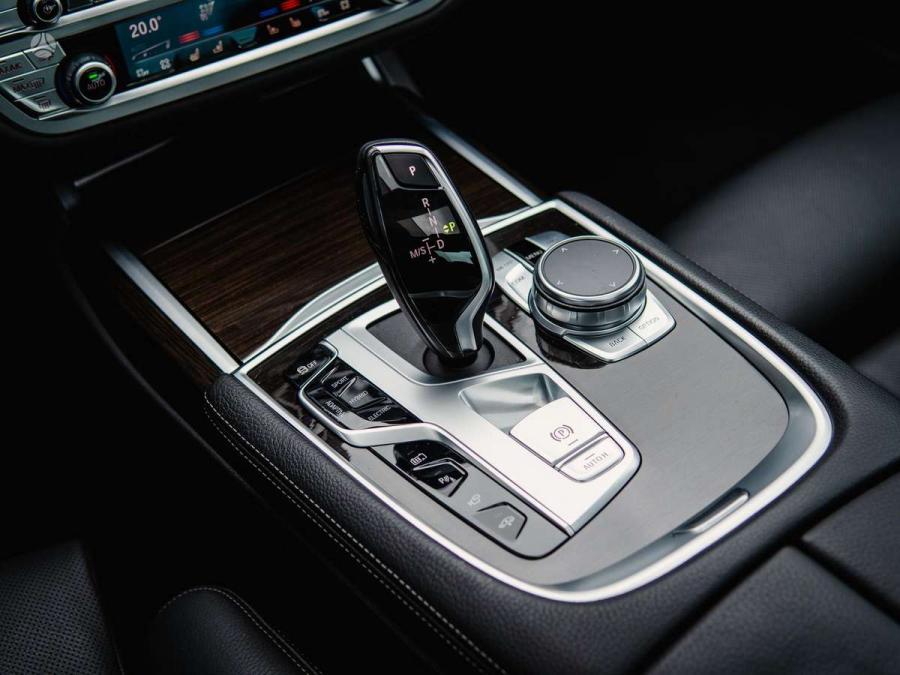 Pelēks BMW 745 2020 Kauņa, ar dzinēja tilpumu 3.00 L un nobraukumu 182 tūkst. km par 34450 €, foto 22 vietnē AUTOMOTO.COM.LV