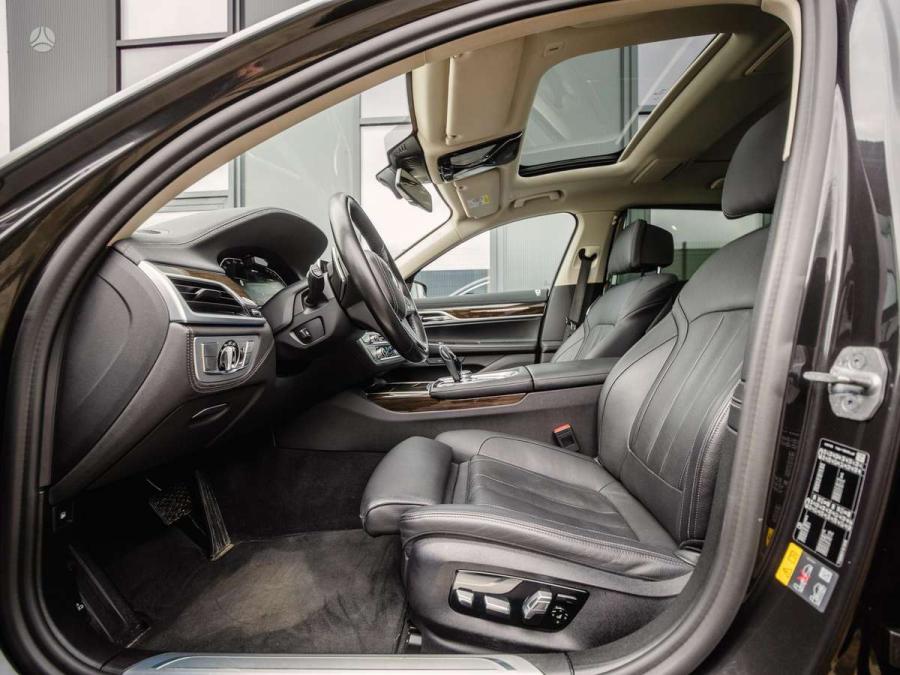 Pelēks BMW 745 2020 Kauņa, ar dzinēja tilpumu 3.00 L un nobraukumu 182 tūkst. km par 34450 €, foto 23 vietnē AUTOMOTO.COM.LV