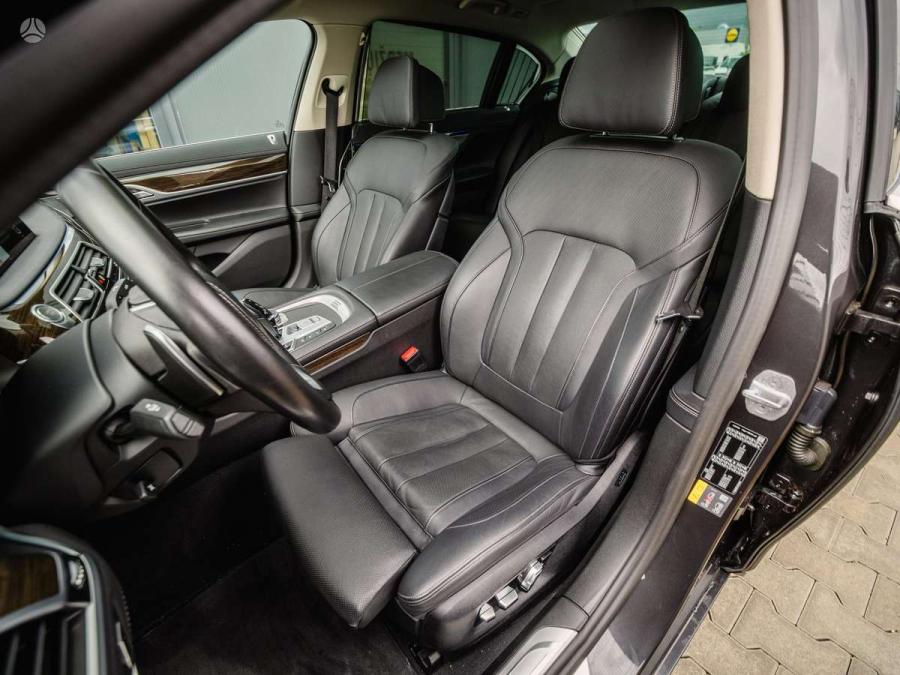 Pelēks BMW 745 2020 Kauņa, ar dzinēja tilpumu 3.00 L un nobraukumu 182 tūkst. km par 34450 €, foto 24 vietnē AUTOMOTO.COM.LV