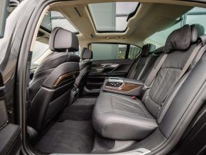 Pelēks BMW 745 2020 Kauņa, ar dzinēja tilpumu 3.00 L un nobraukumu 182 tūkst. km par 34450 €, foto 34 vietnē AUTOMOTO.COM.LV