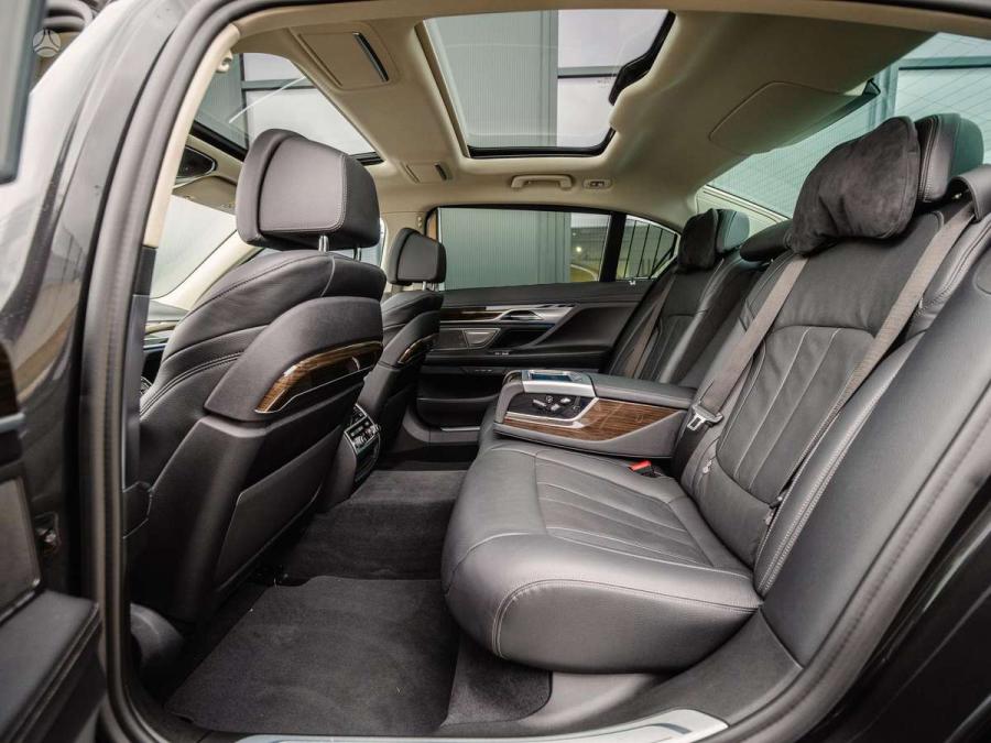 Pelēks BMW 745 2020 Kauņa, ar dzinēja tilpumu 3.00 L un nobraukumu 182 tūkst. km par 34450 €, foto 34 vietnē AUTOMOTO.COM.LV
