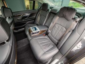 Pelēks BMW 745 2020 Kauņa, ar dzinēja tilpumu 3.00 L un nobraukumu 182 tūkst. km par 34450 €, foto 35 vietnē AUTOMOTO.COM.LV