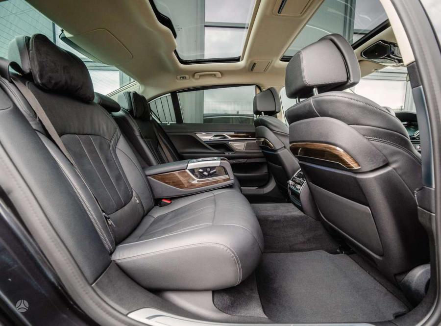 Pelēks BMW 745 2020 Kauņa, ar dzinēja tilpumu 3.00 L un nobraukumu 182 tūkst. km par 34450 €, foto 37 vietnē AUTOMOTO.COM.LV