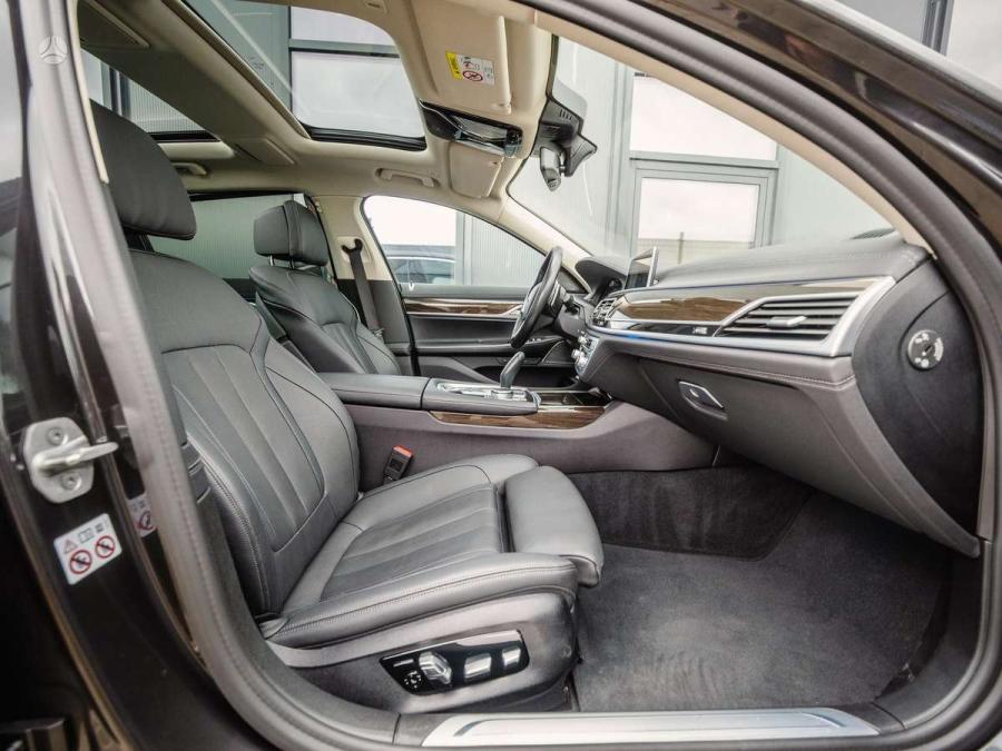Pelēks BMW 745 2020 Kauņa, ar dzinēja tilpumu 3.00 L un nobraukumu 182 tūkst. km par 34450 €, foto 39 vietnē AUTOMOTO.COM.LV