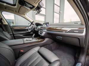 Pelēks BMW 745 2020 Kauņa, ar dzinēja tilpumu 3.00 L un nobraukumu 182 tūkst. km par 34450 €, foto 40 vietnē AUTOMOTO.COM.LV