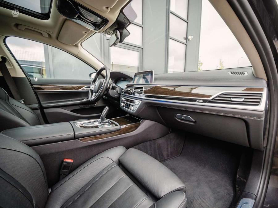 Pelēks BMW 745 2020 Kauņa, ar dzinēja tilpumu 3.00 L un nobraukumu 182 tūkst. km par 34450 €, foto 40 vietnē AUTOMOTO.COM.LV