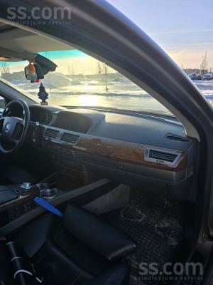 BMW 745 2002 in Riga, with an engine capacity of 4.40 L and mileage of 295 thousand km for 3100 €, photo 12 on AUTOMOTO.COM.LV