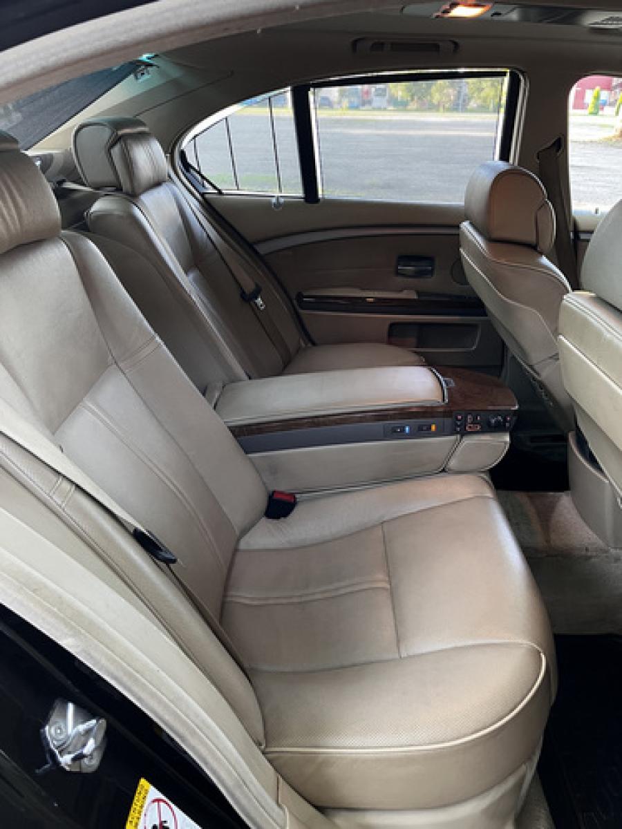 BMW 745 2002 in Kivioli, with an engine capacity of 4.40 L and mileage of 281 thousand km for 4000 €, photo 9 on AUTOMOTO.COM.LV