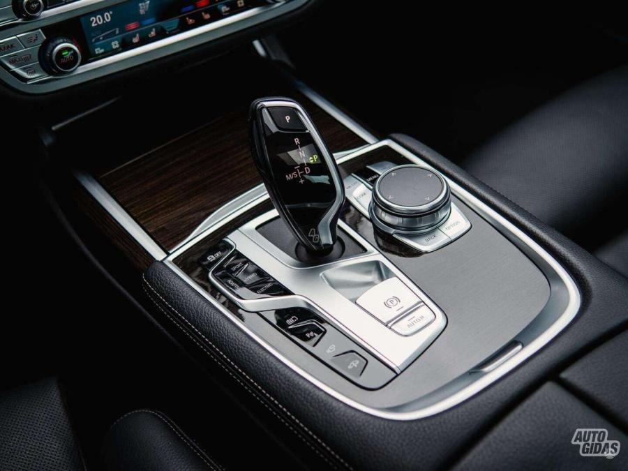 BMW 745 2020 in Marijampole, with an engine capacity of 3.00 L and mileage of 182 thousand km for 35950 €, photo 22 on AUTOMOTO.COM.LV