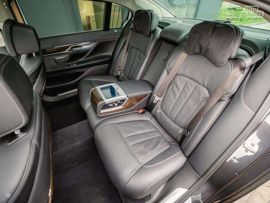 BMW 745 2020 in Marijampole, with an engine capacity of 3.00 L and mileage of 182 thousand km for 35950 €, photo 38 on AUTOMOTO.COM.LV