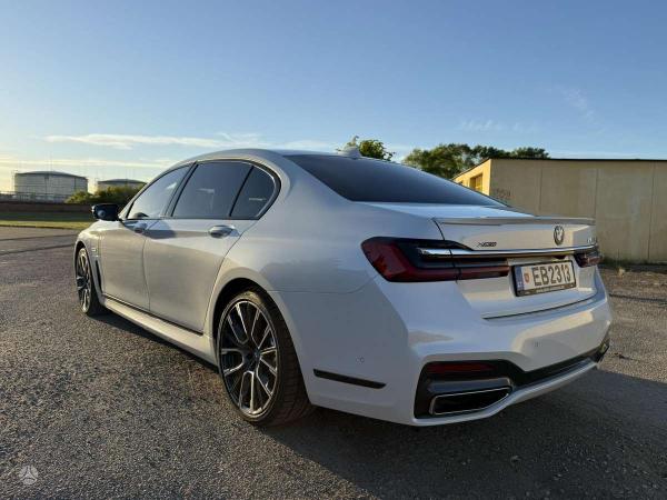 White BMW 745 2021 in Klaipeda, with an engine capacity of 3.00 L and mileage of 142 thousand km for 45000 €, photo 3 on AUTOMOTO.COM.LV