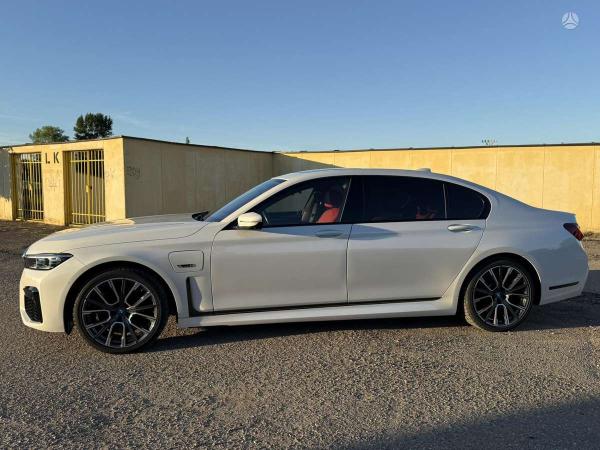 White BMW 745 2021 in Klaipeda, with an engine capacity of 3.00 L and mileage of 142 thousand km for 45000 €, photo 9 on AUTOMOTO.COM.LV