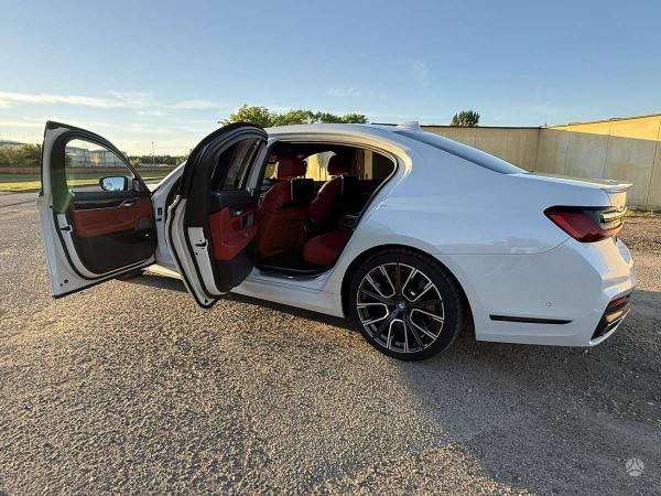 White BMW 745 2021 in Klaipeda, with an engine capacity of 3.00 L and mileage of 142 thousand km for 45000 €, photo 10 on AUTOMOTO.COM.LV