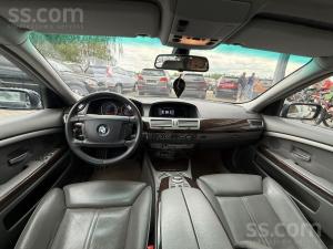 Black BMW 750 2007 in Talsi, with an engine capacity of 5.00 L and mileage of 164 thousand km for 6497 €, photo 13 on AUTOMOTO.COM.LV