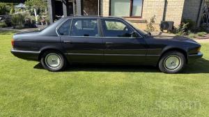 Black BMW 750 1989 in Limbazi, with an engine capacity of 5.00 L and mileage of 247 thousand km for 12800 €, photo 9 on AUTOMOTO.COM.LV