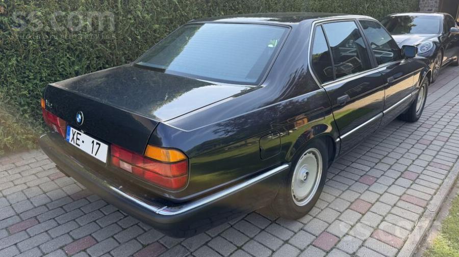 Black BMW 750 1989 in Limbazi, with an engine capacity of 5.00 L and mileage of 247 thousand km for 12800 €, photo 11 on AUTOMOTO.COM.LV