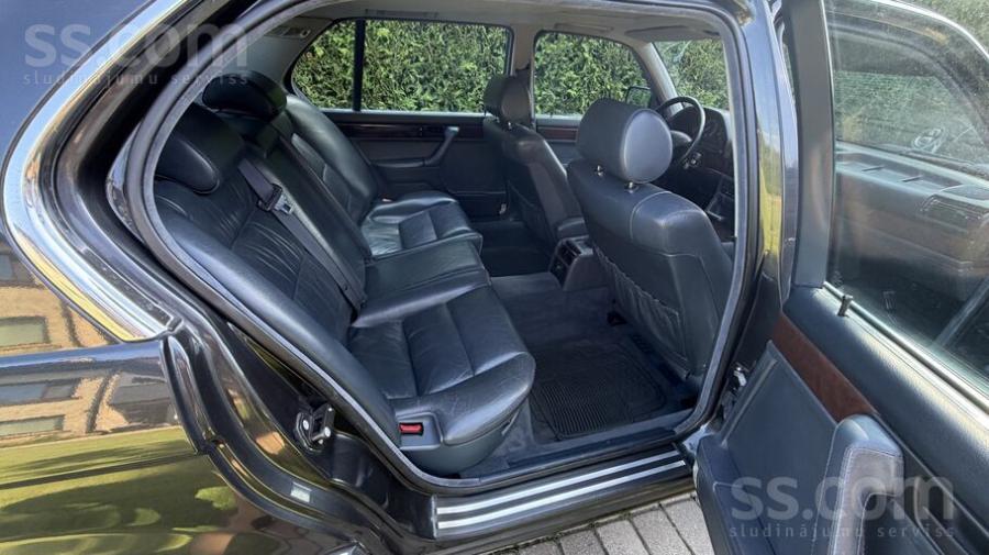 Black BMW 750 1989 in Limbazi, with an engine capacity of 5.00 L and mileage of 247 thousand km for 12800 €, photo 17 on AUTOMOTO.COM.LV