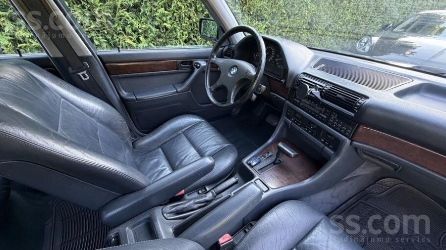 Black BMW 750 1989 in Limbazi, with an engine capacity of 5.00 L and mileage of 247 thousand km for 12800 €, photo 18 on AUTOMOTO.COM.LV